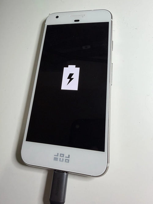 Beyond AOSP changes: Pixel-like foldables, buggy Play system updates ...